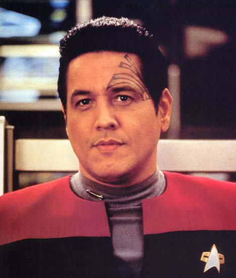 Raza in Espace: Commander Chakotay, indigenista Starfleet officer - POCHO